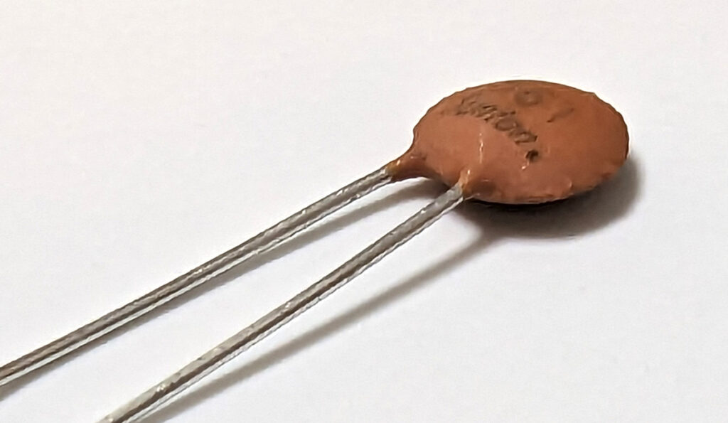 New Build ZX Spectrum – Installing The Capacitors – Lost Retro Tapes